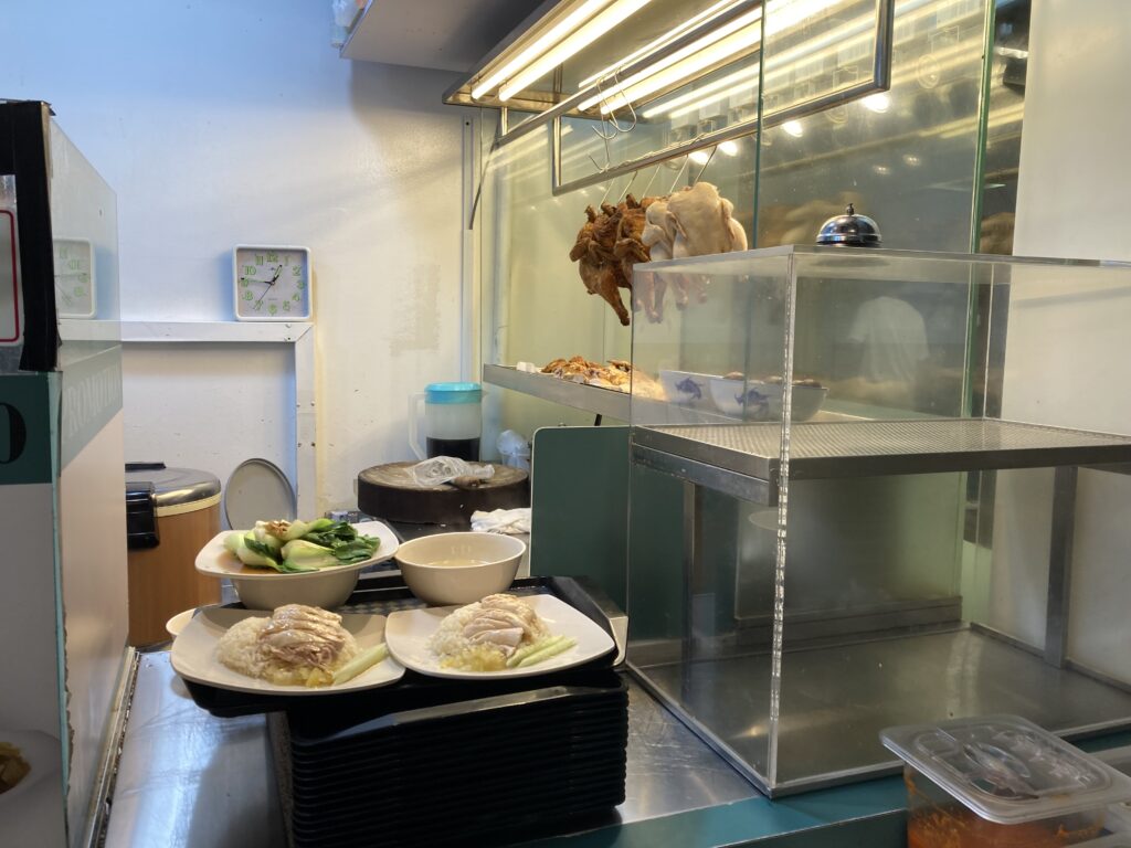 久しぶりの海南鶏飯、新規開拓！今までで最安値かも。Bugis駅「cafe kook」 | 2度目の海外帯同はシンガポール ～piroko、上海 ...