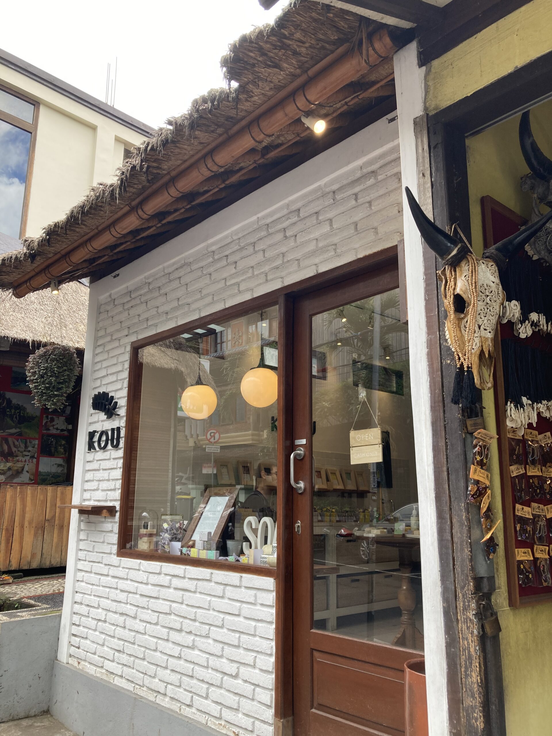 バリ島ウブドでお散歩観光｜徒歩で完結！お土産購入とピザランチ | 2度目の海外帯同はシンガポール ～piroko、上海に引き続きまた帯同するってよ～